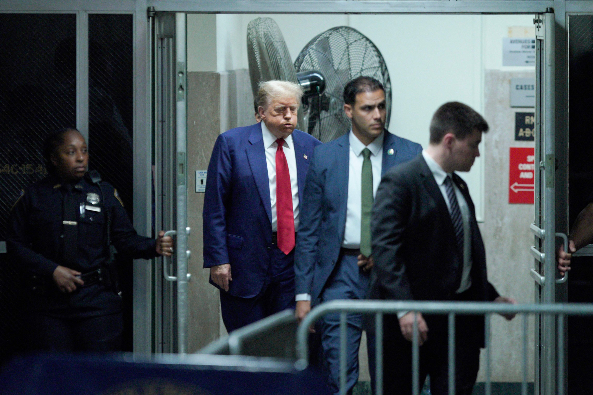 Donald Trump: Richter erteilt 9000-Dollar-Busse und droht mit Gefängnis ...