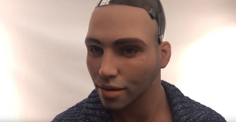 Etats-Unis: Voici Henry, le premier robot sexuel destiné aux femmes ...