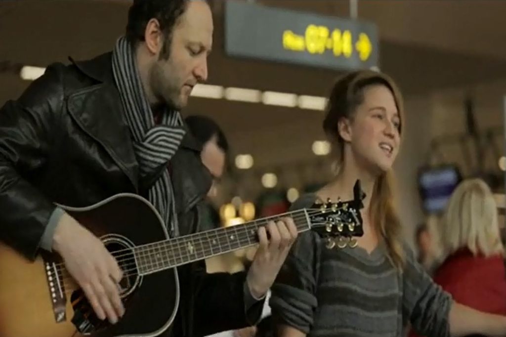 Quand Selah Sue chantait dans le hall des départs de Zaventem | Tribune ...