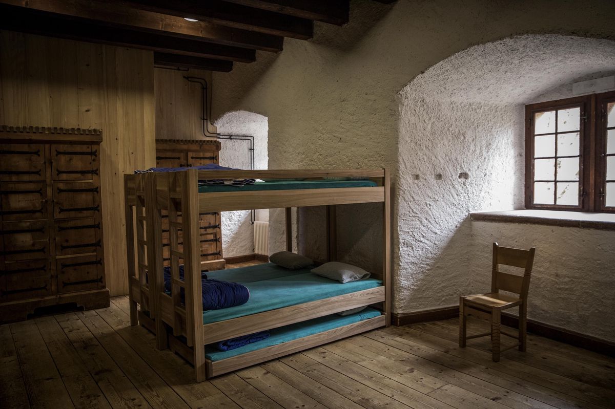 Romantischer Arbeitsort: Auf der Burg Rotberg bei Mariastein wird eine ...