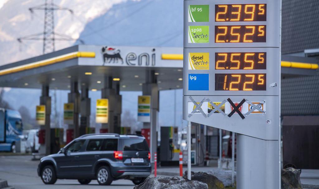 Satte Gewinne für Treibstoffbranche: Höhere Margen sollen zu Benzinpreisanstieg geführt haben ...