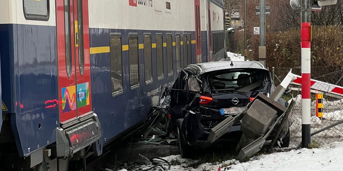 Zürich Wetzikon: Zug kollidiert beim Bahnhof Kempten mit Auto | Tages-Anzeiger