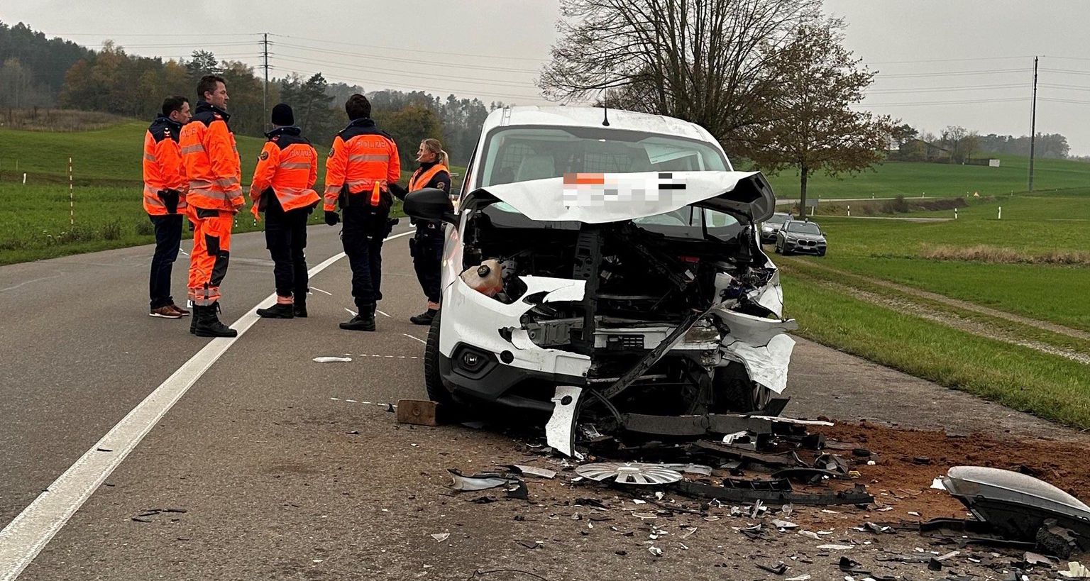 Humlikon: Zwei Personen landen nach Frontalkollision im Spital | Tages-Anzeiger