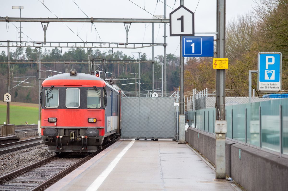 Gefängniszug Zürich: Geheimniskrämerei um die neue Haltestelle des ...