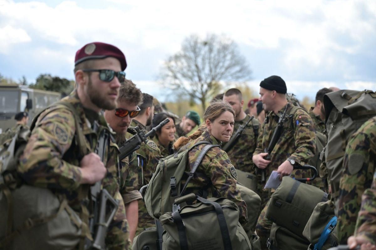 Grandes manoeuvres militaires: La Suisse romande est transformée en ...