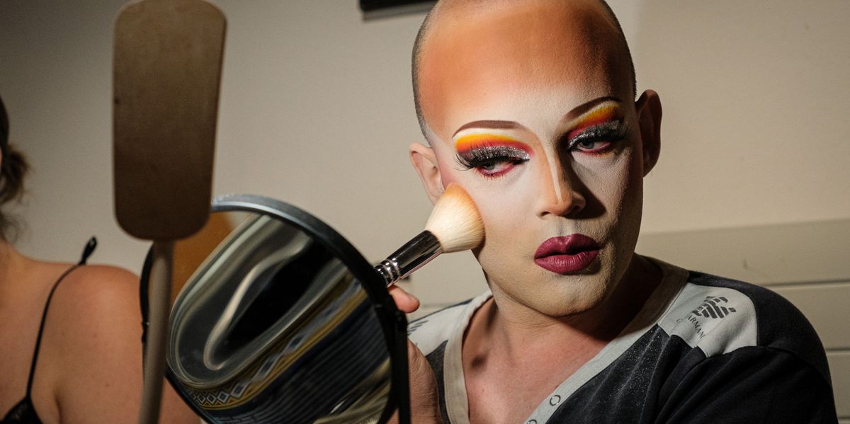 Winterthur: Drag Queen Amélie Putain als Alice Weidel auf Bühne