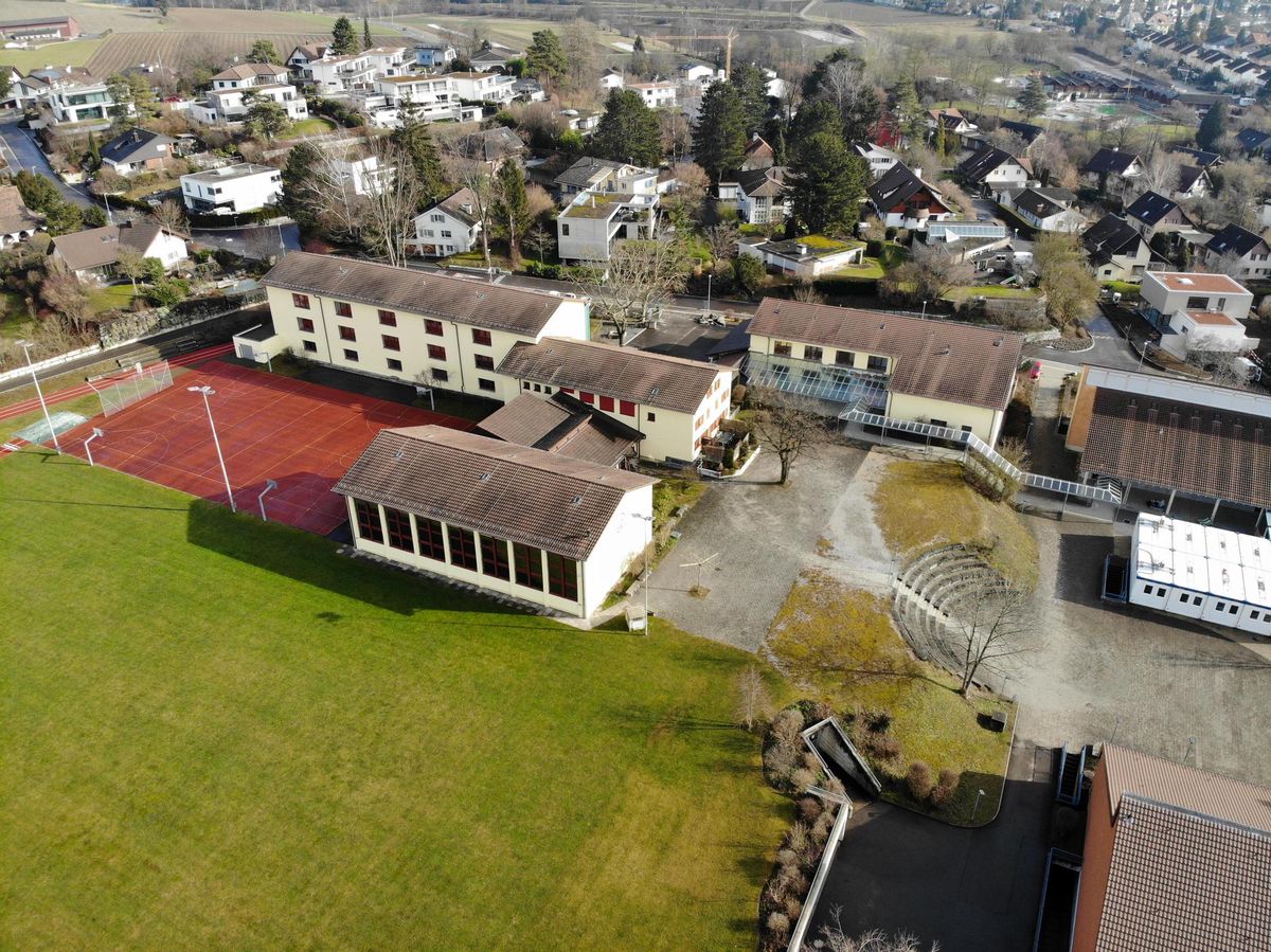 Die Versammlung zeigt sich solidarisch | Tages-Anzeiger