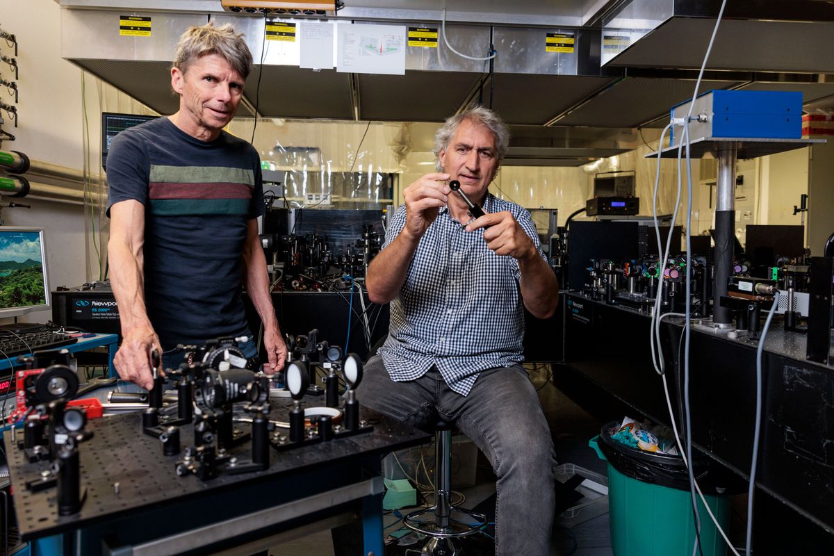 Uni Bern: Professor Thomas Feurer erklärt, weshalb die Welt so bunt ist ...