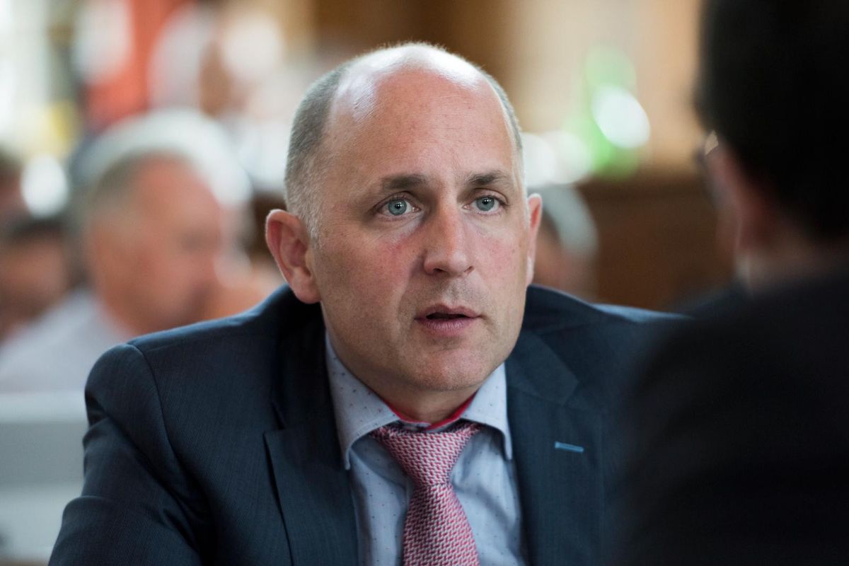 Abgang mit Kritik: Ex-SVP-Chefstratege Claudio Schmid wechselt zu Mass ...