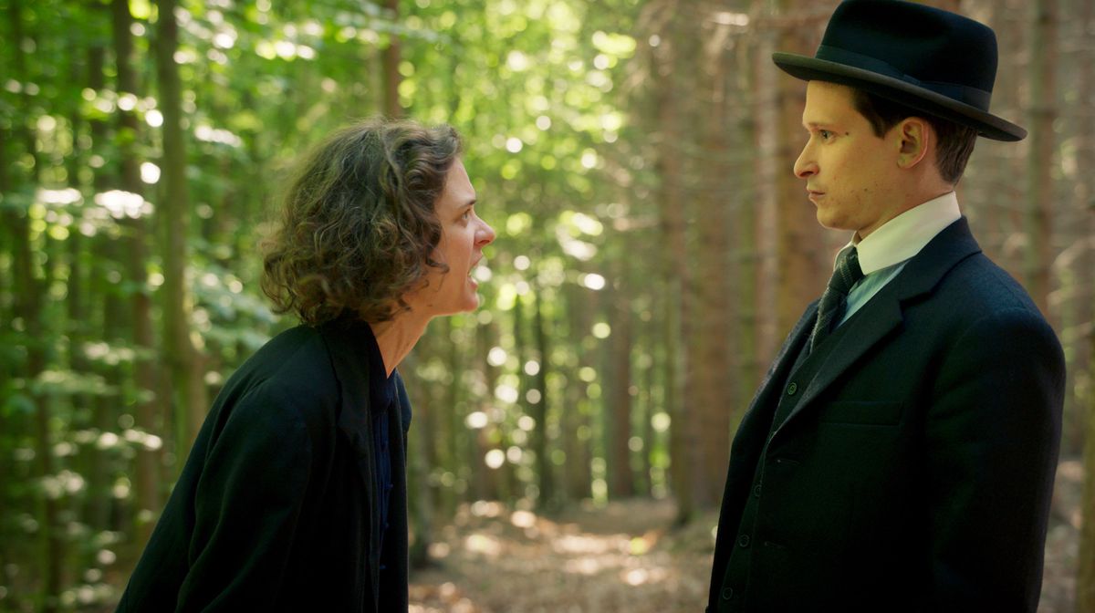 «Kafka» auf ARD: Serie mit Joel Basman ist ein Fernsehereignis | Tages ...