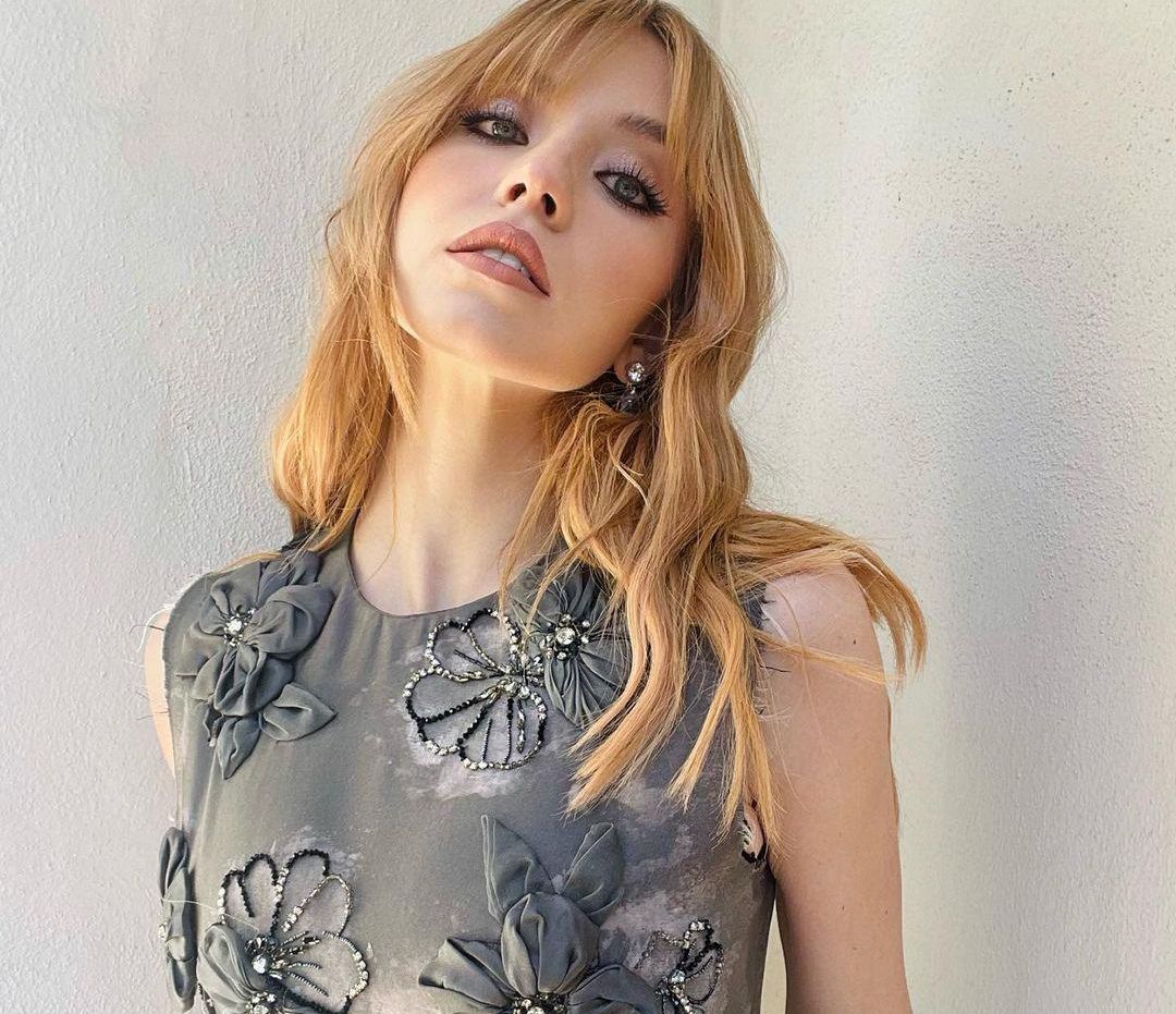 Statt Duckface: Warum junge Frauen auf Fotos bewusst gelangweilt ...