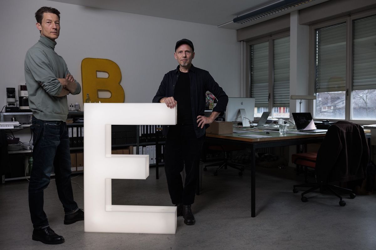 Berner Schriftlabel Binnenland: Ihr grosses E hängt im Eishockey ...