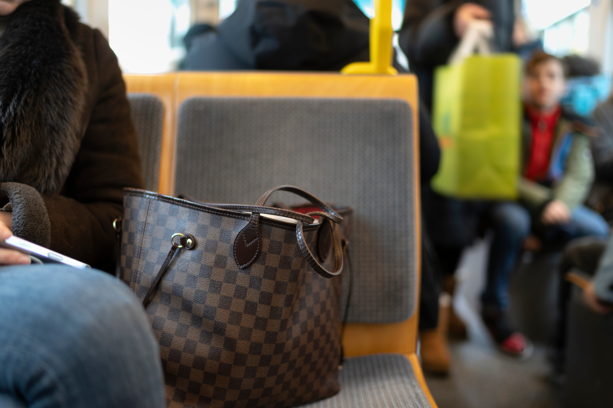 Winterthur: Mann findet Handtasche mit 7000 Franken im Zug
