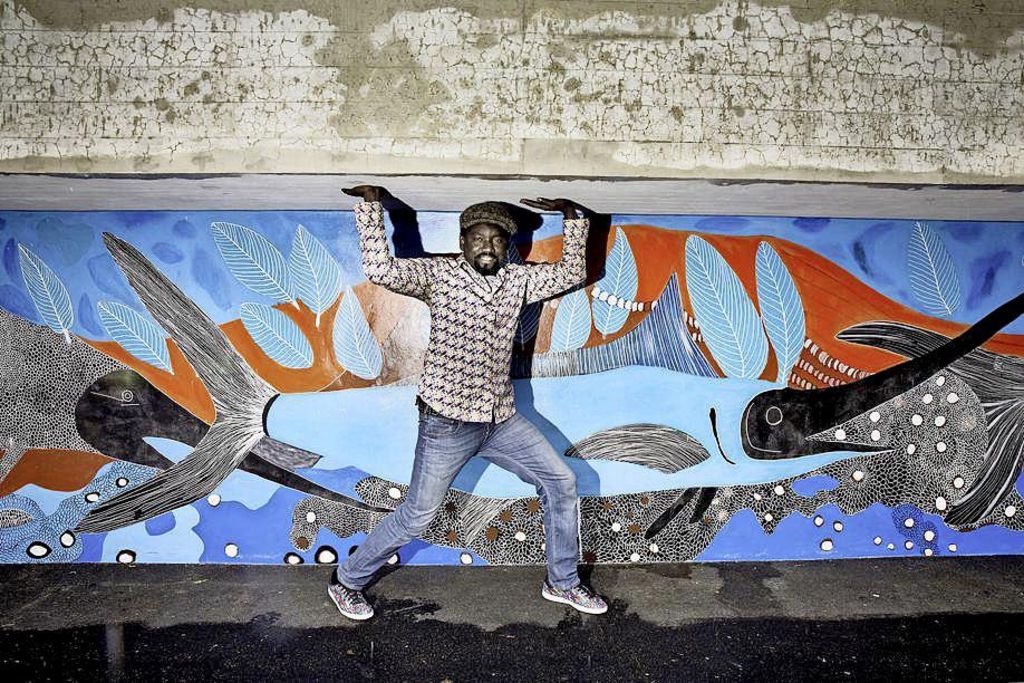 Les élèves frayent avec les poissons d'Omar Ba | Tribune de Genève