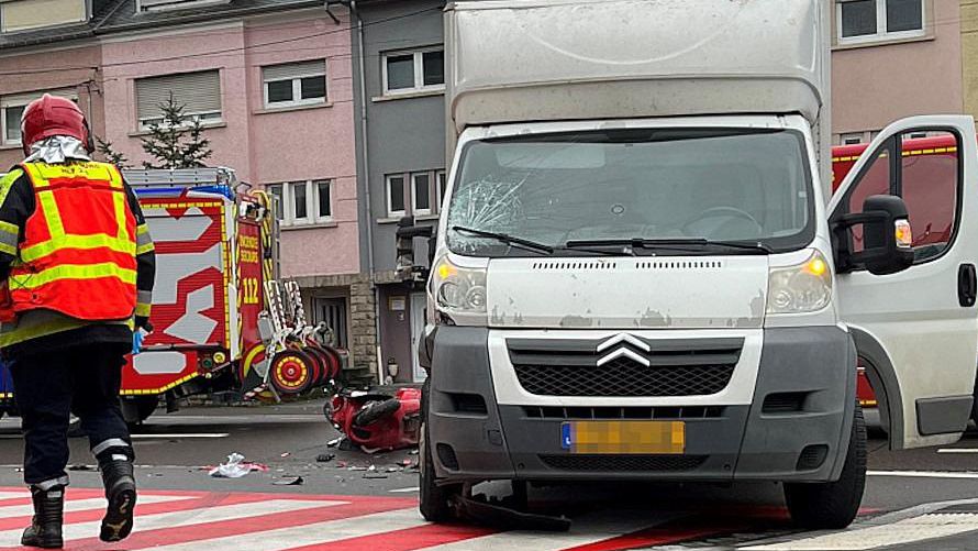 Luxemburg: Rollerfahrerin wird bei Unfall mit Lieferwagen ...