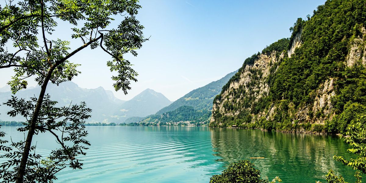 Amden: Wanderung am Walensee mit Blick auf die Glarner Alpen | Tages ...