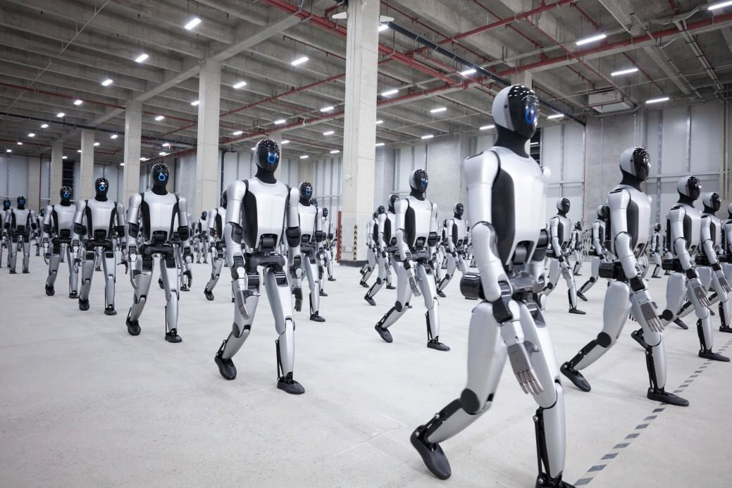 Ubtech Walker S2: Industrieroboter geht in Massenproduktion
