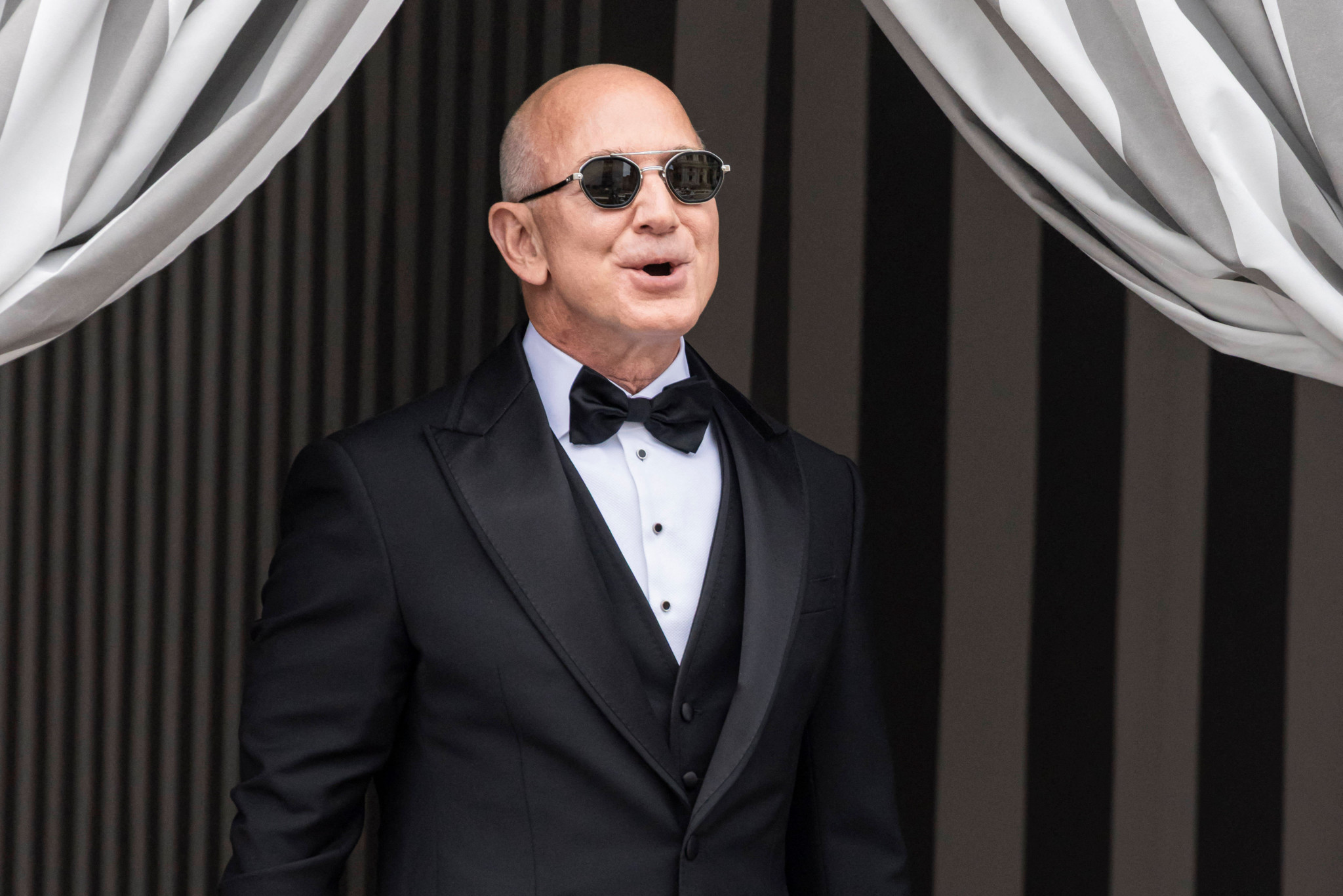 Jeff Bezos: Vom Buchhändler zum Weltraumunternehmer
