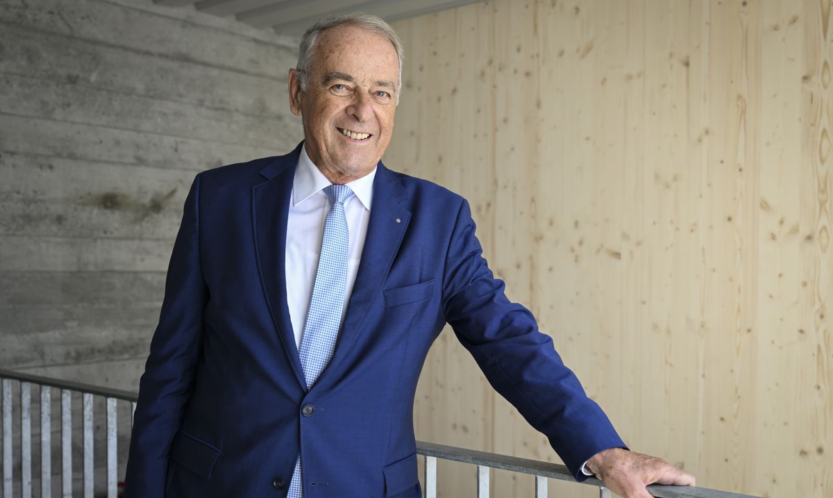 Adolf Ogi an den Swiss Indoors: «Schreiben Sie das ruhig: Der Ogi liest ...