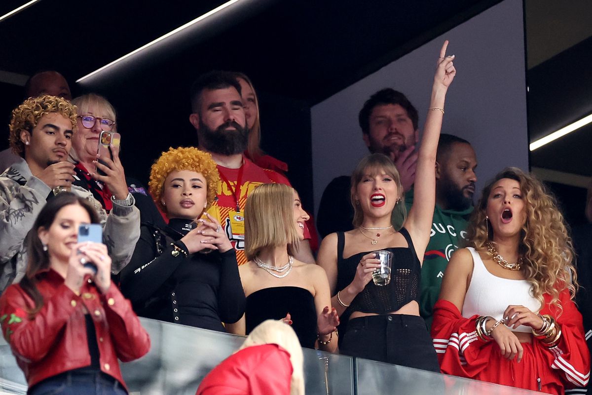 Superstar an Superbowl: Und Taylor Swift trank das Bier auf ex | Tages ...