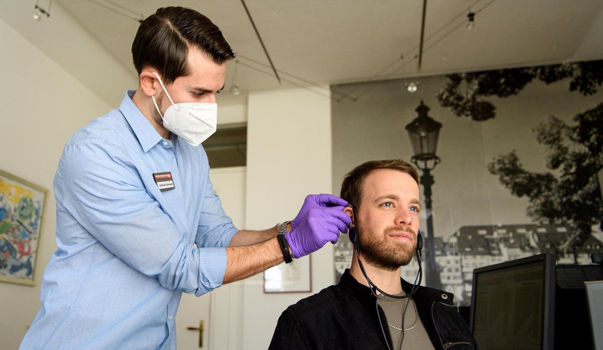 Mit 22 Jahren erhält Jason sein erstes Hörgerät | Berner Zeitung