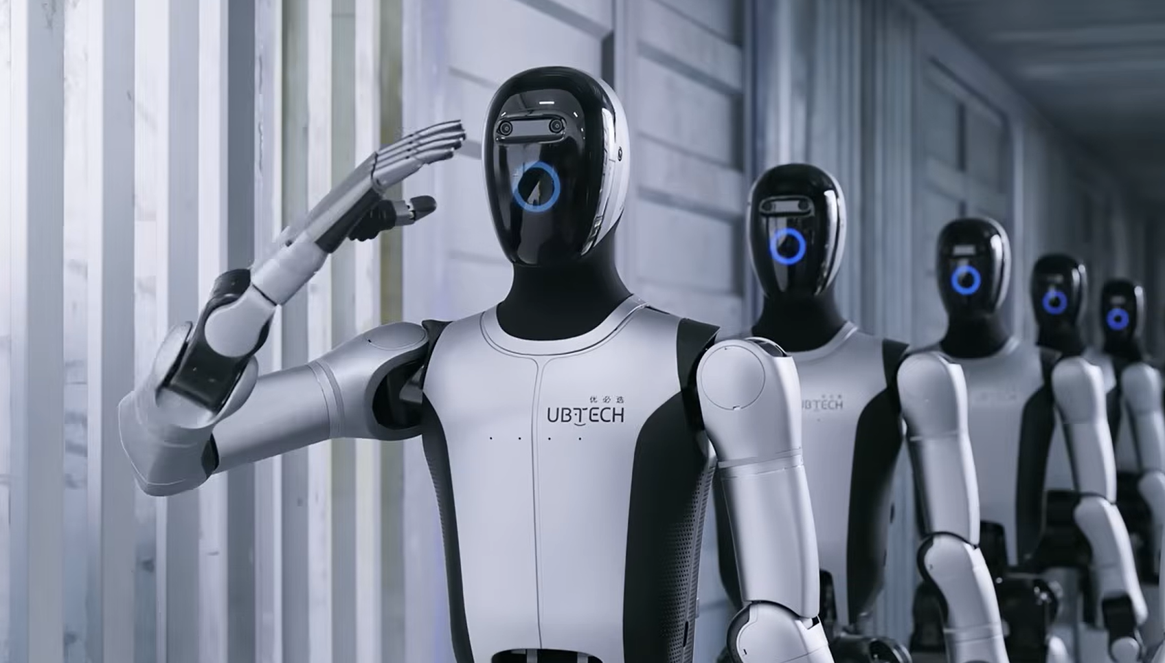 Ubtech Walker S2: Industrieroboter geht in Massenproduktion