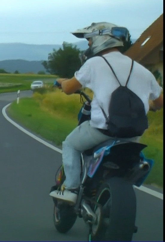 Hindelbank: Motorradfahrer flieht vor Kantonspolizei Bern