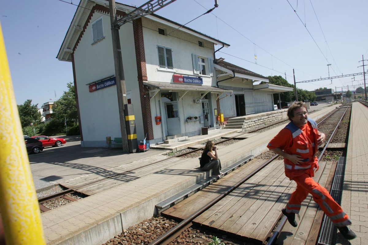 Zeitreise ins Jahr 2006: Am Bahnhof Buchs-Dällikon durfte man über die ...