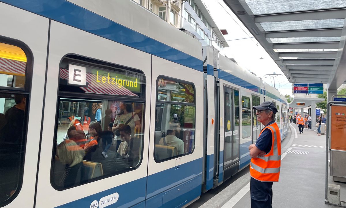 Volle Trams vor Coldplay-Konzert