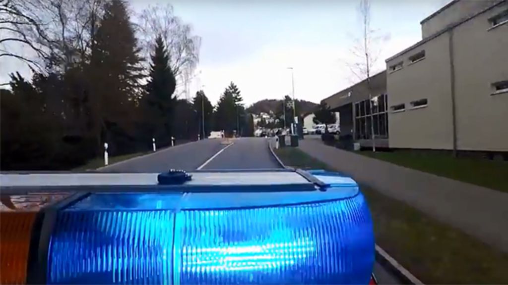 Mit Blaulicht durch Zürichs Strassen rasen | Tages-Anzeiger