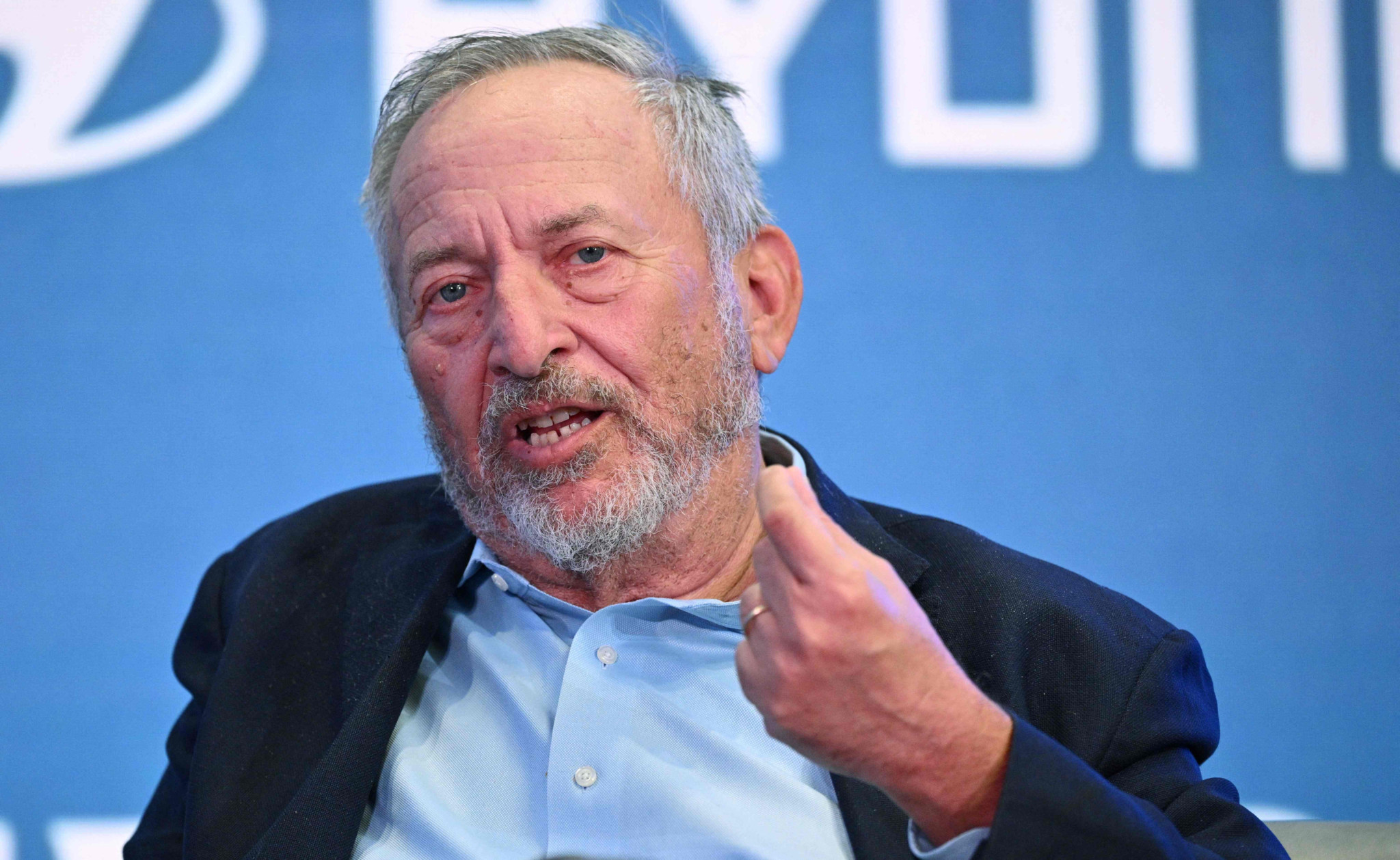 Clinton-Minister Larry Summers zieht sich wegen Epstein zurück | Tages ...