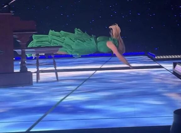 Concert spectaculaire: Taylor Swift plonge sous la scène et fait le buzz - L'essentiel