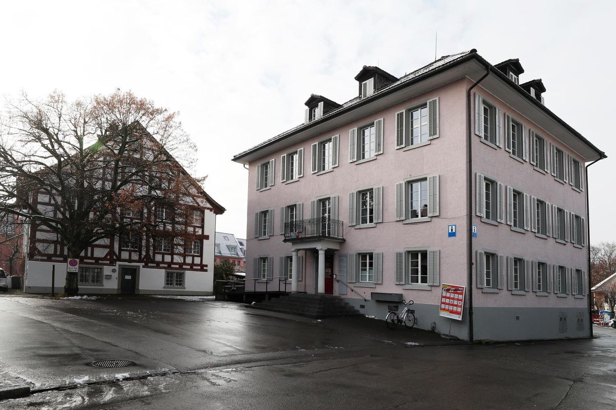 Neuer Standort im ehemaligen ZKB-Gebäude - Sekundarschule Bülach zieht ...
