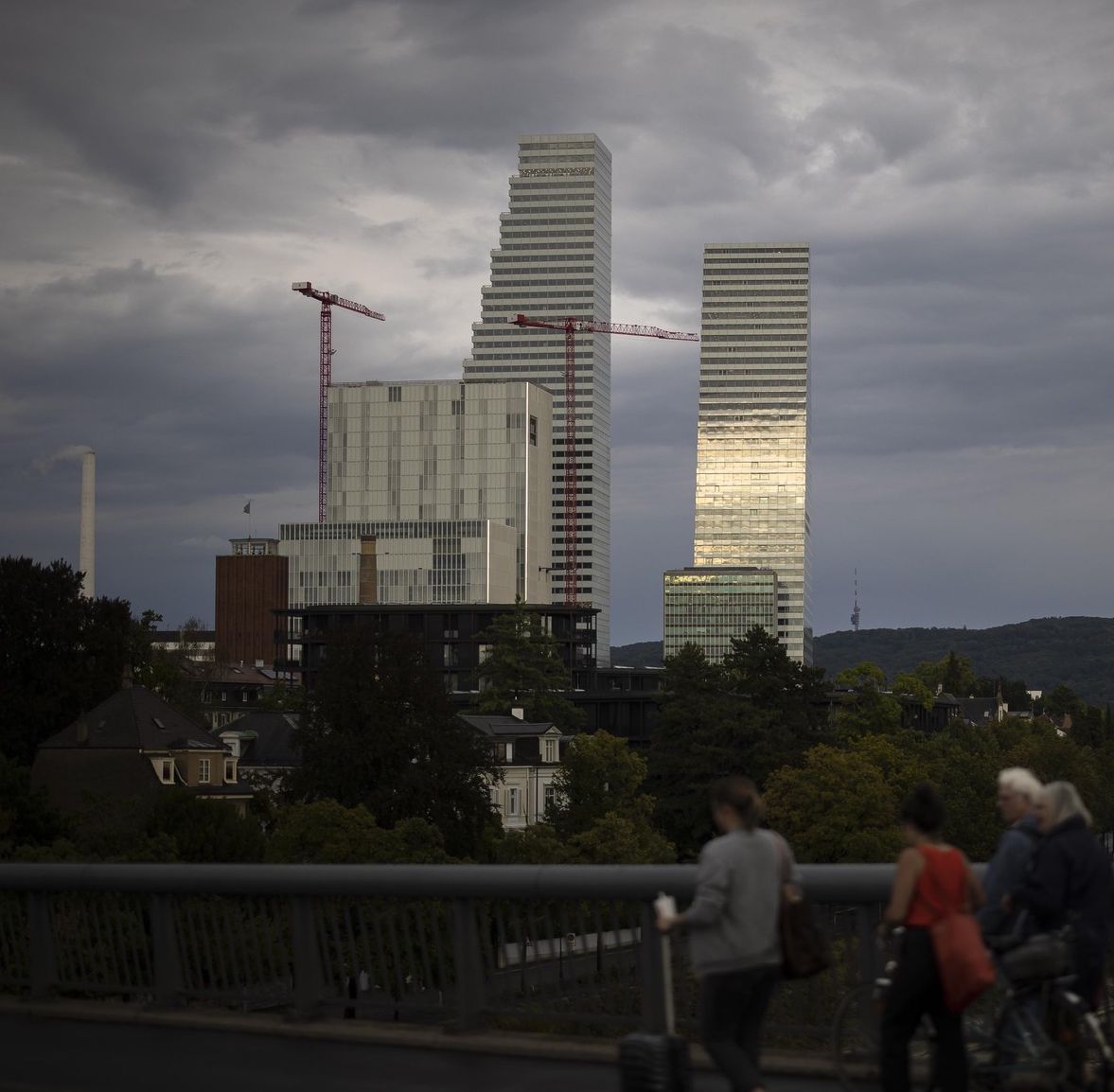 Energietechnisch hoch hinaus: Warum hat der Roche-Turm keine ...
