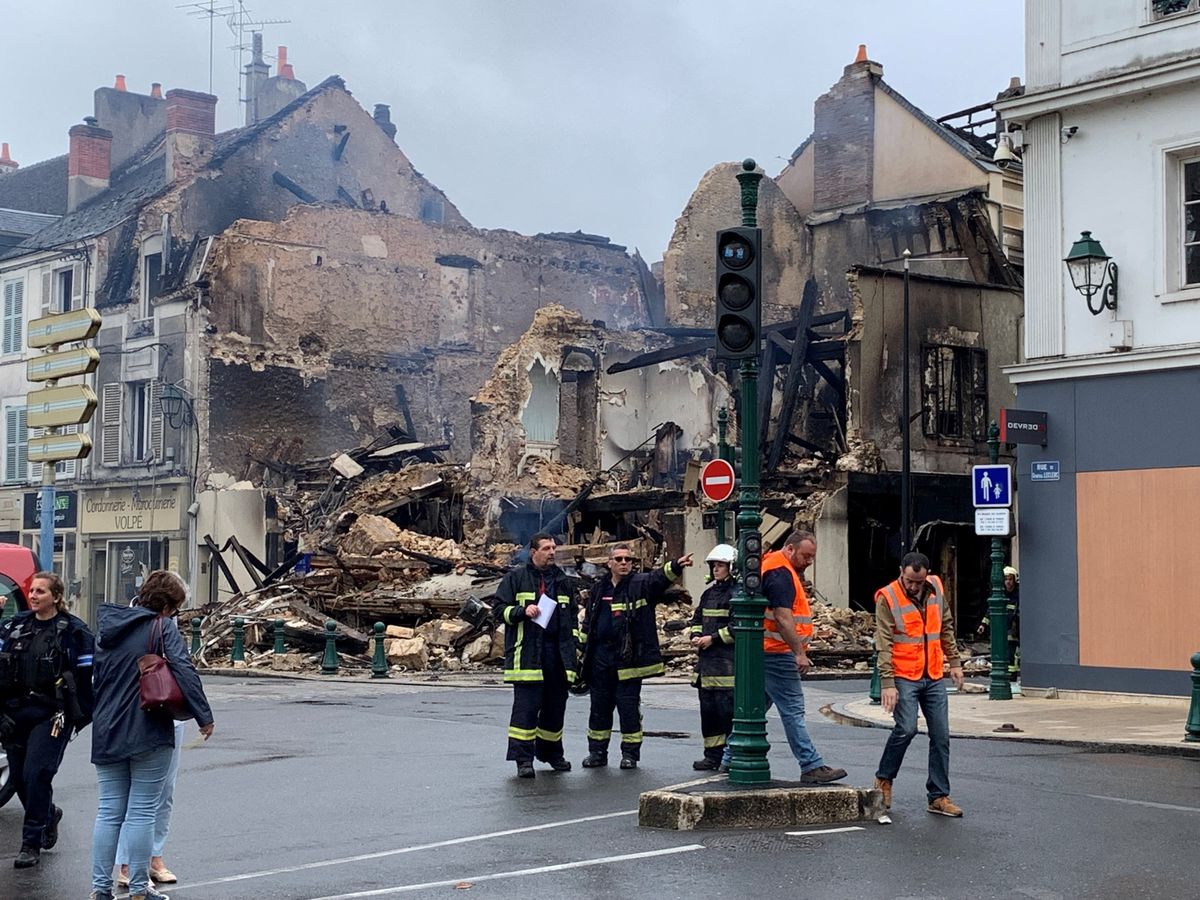Violent Riots Erupt in France After Death of Teenager Nahel: Hundreds ...