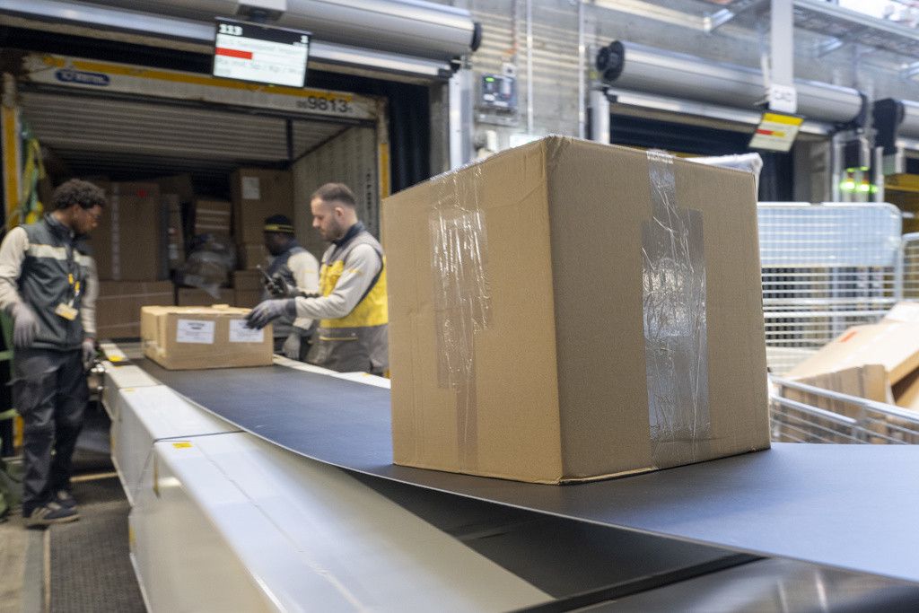 Baisse du courrier et inflation: La Poste augmente ses tarifs pour les ...