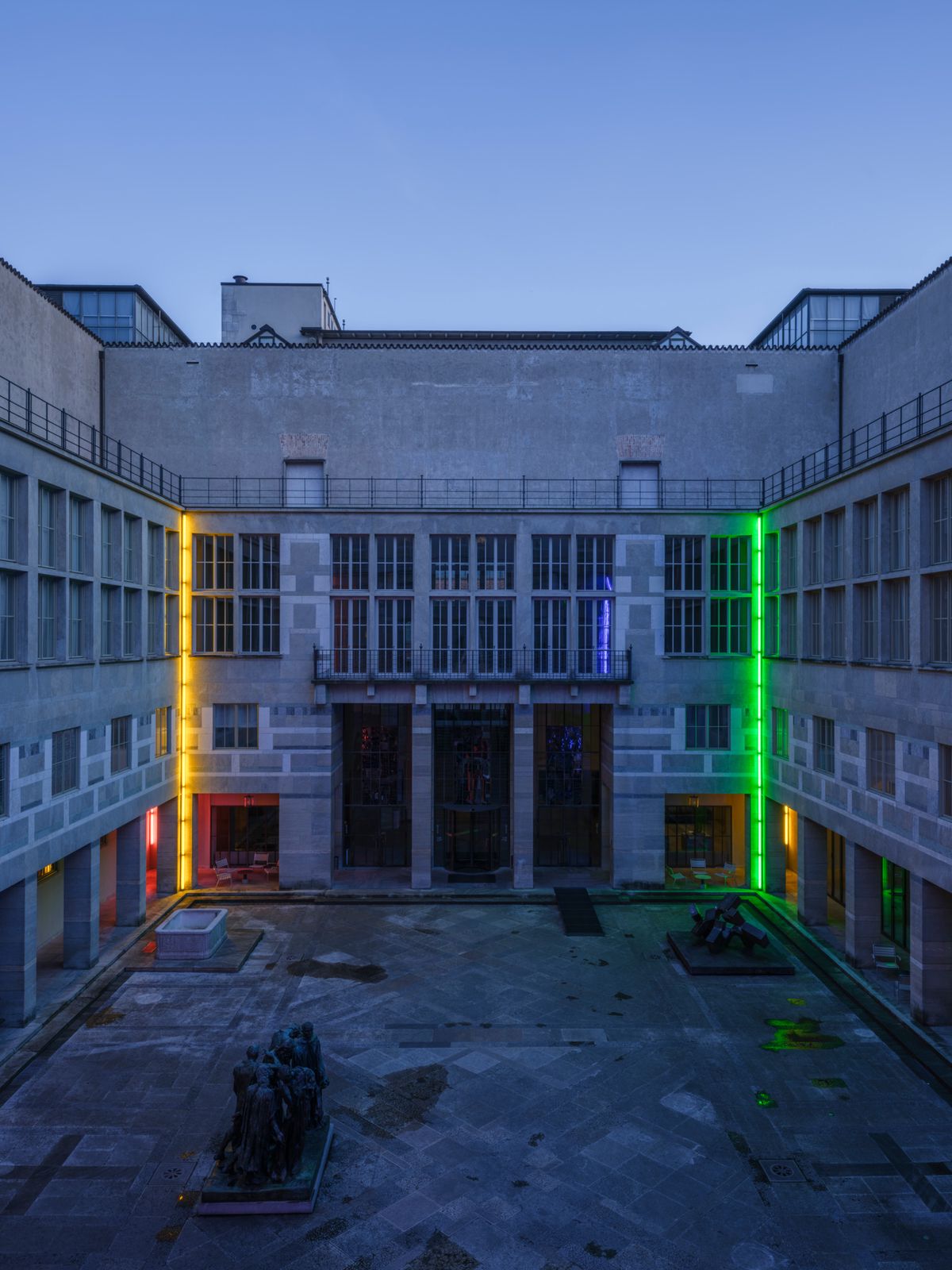 Dan Flavin im Kunstmuseum Basel: Wie man mit Kunst die Räume zum ...