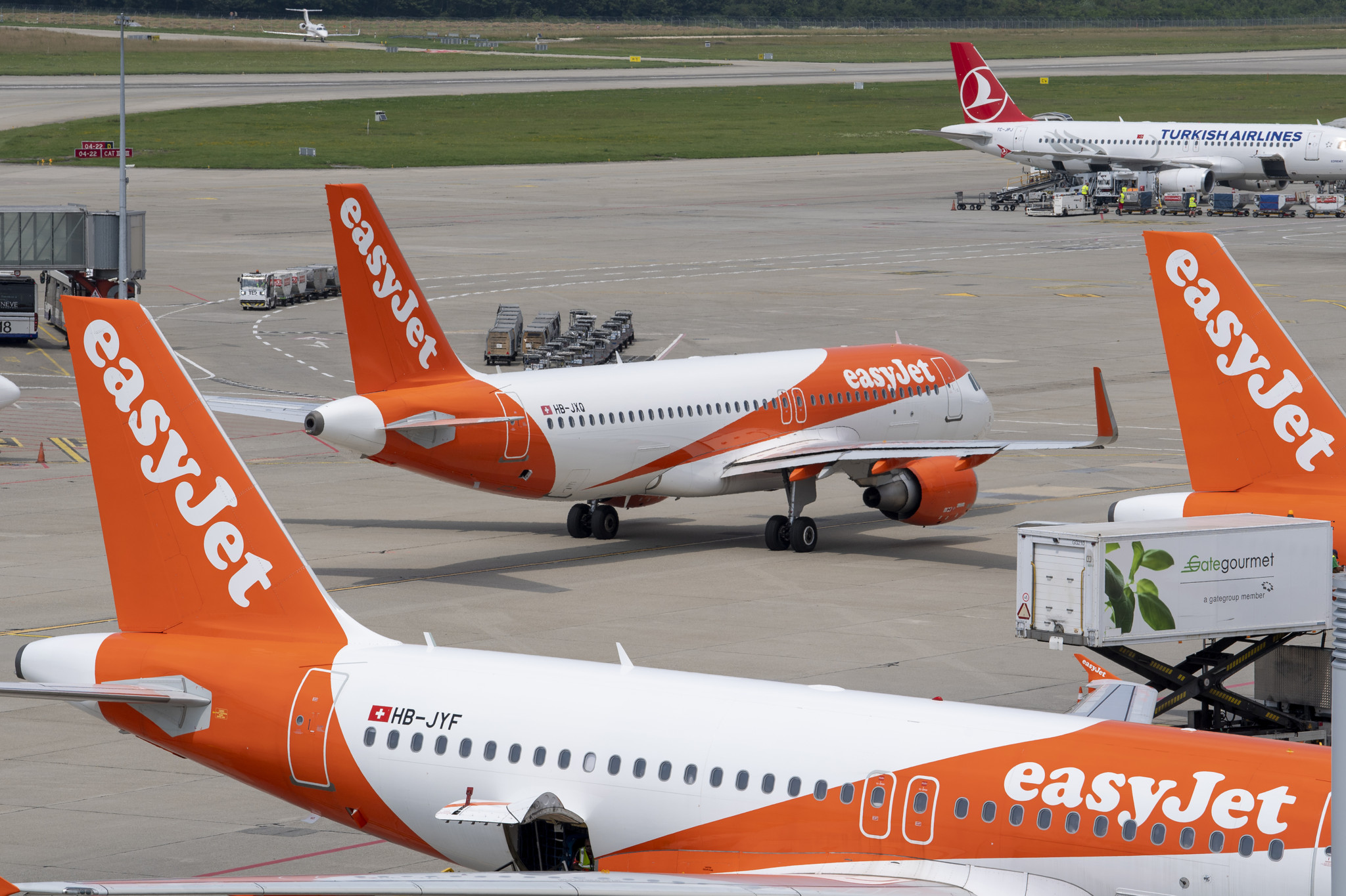 Aviation: Easyjet rassure et engage du personnel en Suisse | Tribune de ...