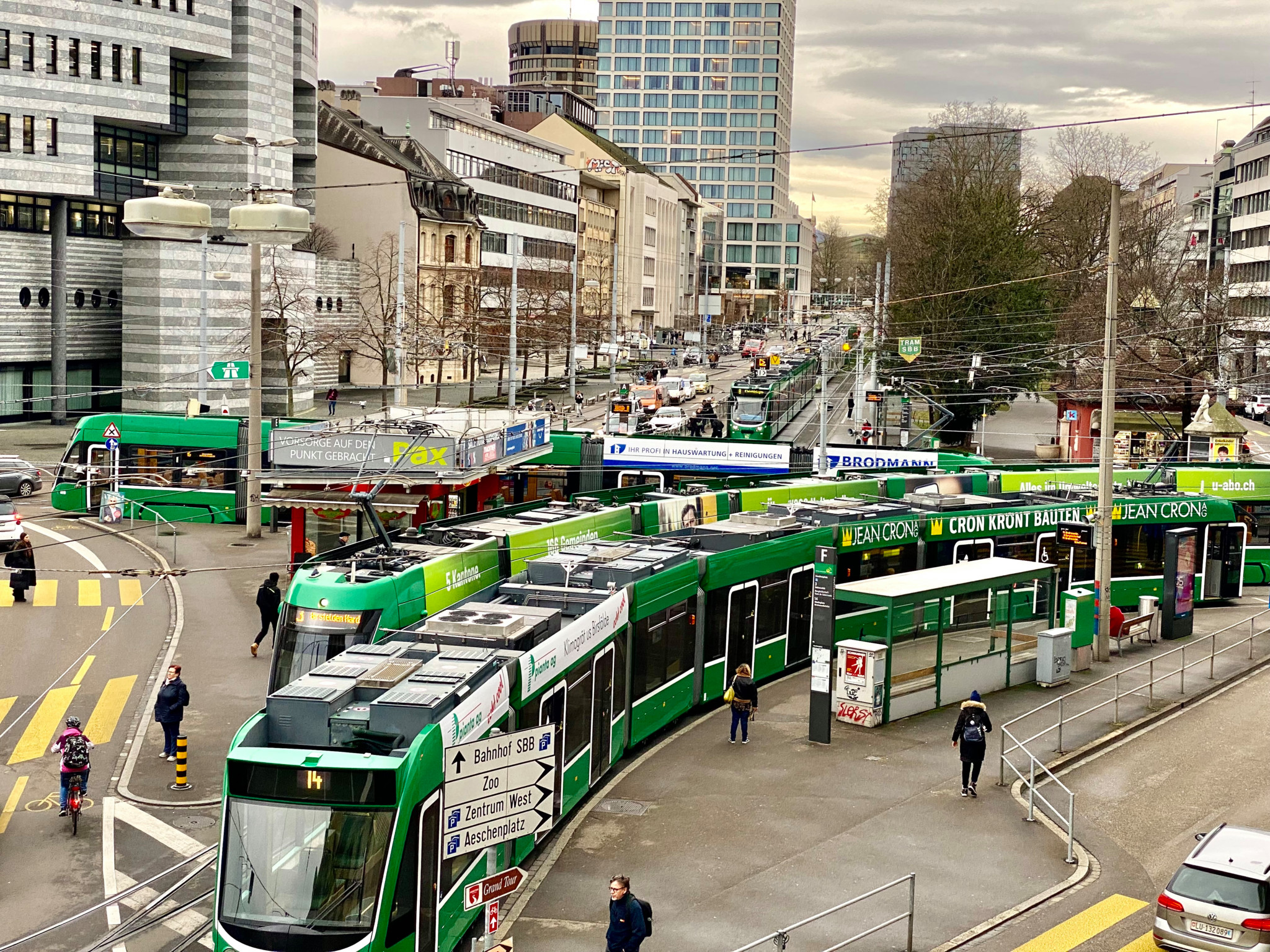 Tramlinien in Basel blockiert: Fahrzeugstörung sorgte für Stillstand am ...