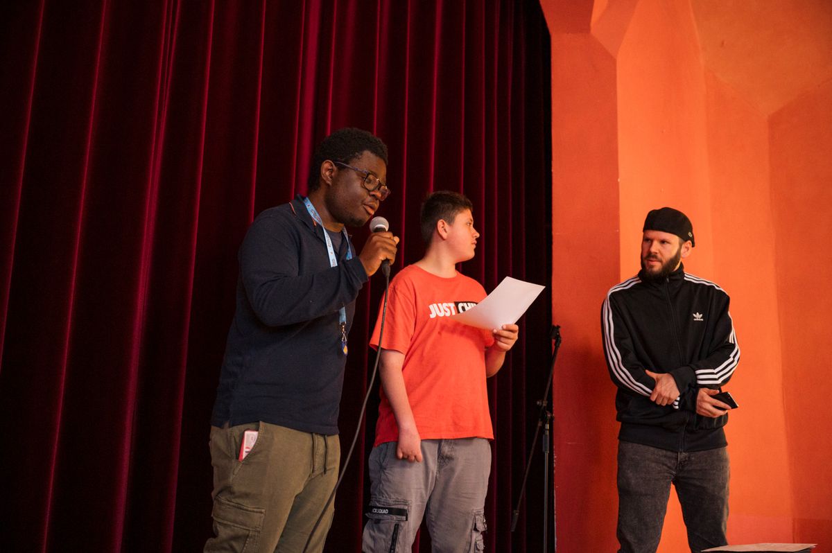 Jeunes en situation de handicap: Un atelier d’écriture de rap pour ...