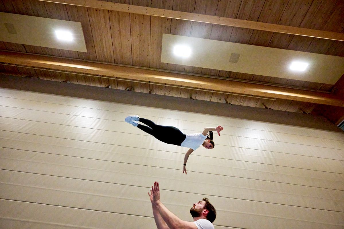 Mermaiding, Roundnet, Acro Yoga: Seltene Sportarten in Bern | Der Bund