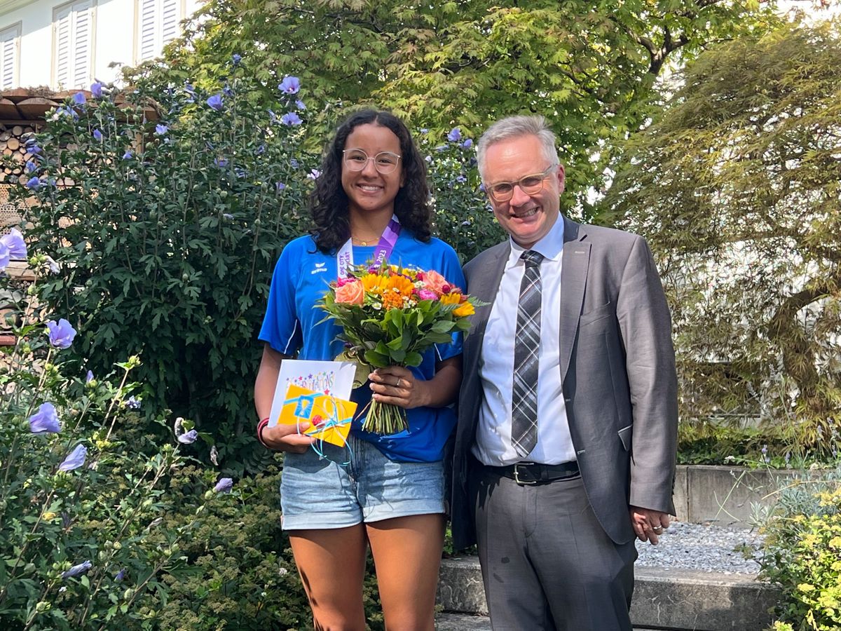 Kolumne «Dorfgeflüster»: Herrliberg, ein Dorf von Siegern? | Zürichsee ...