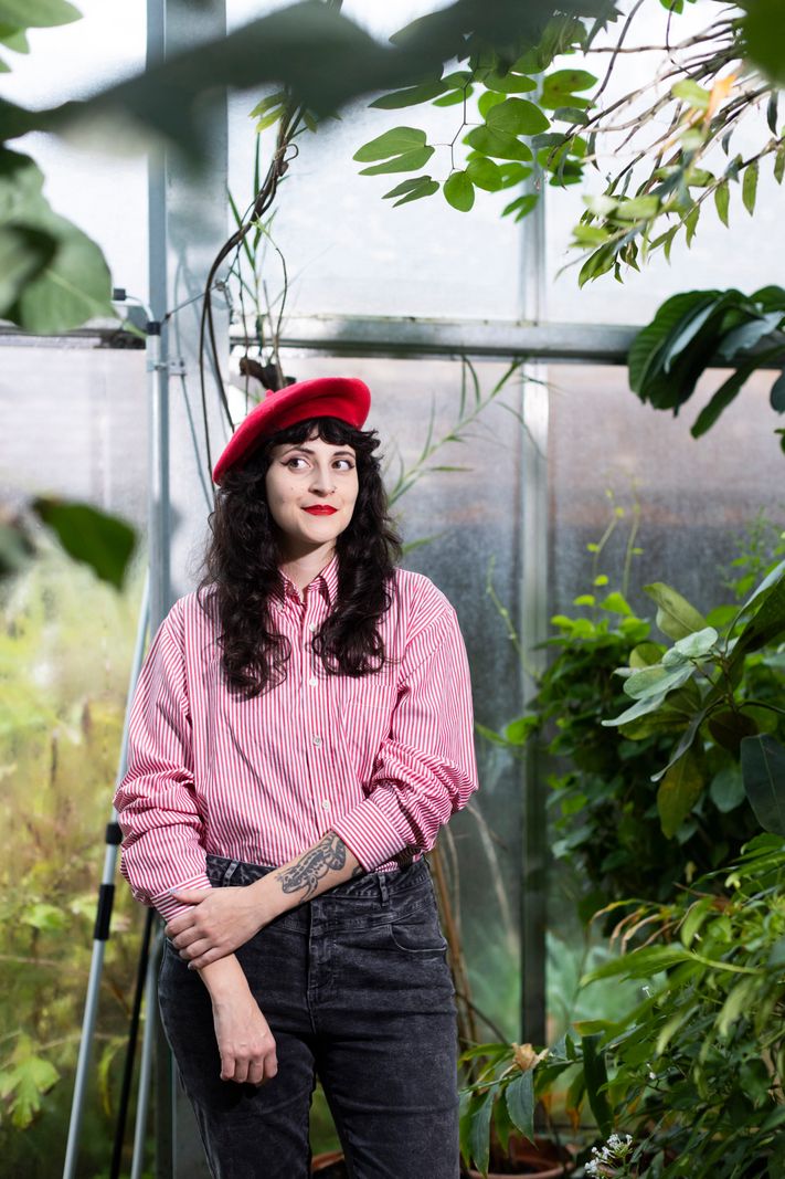 Portrait de Lisa Voisard: Les gazouillis et le death metal en ...