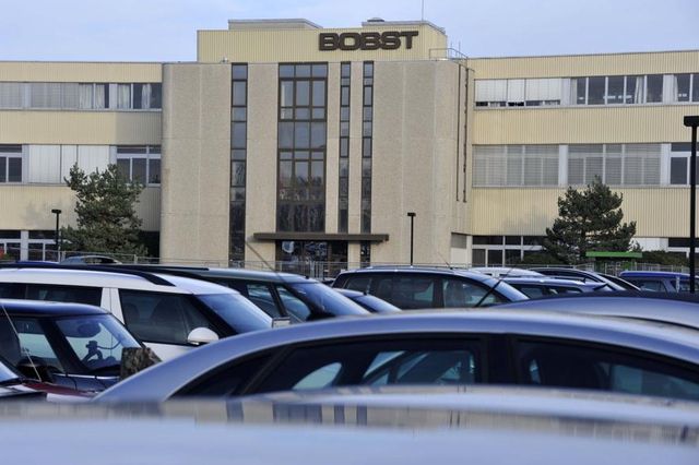 Machines d'emballage: Franc fort: Bobst sort un plan d'économies de 40 ...