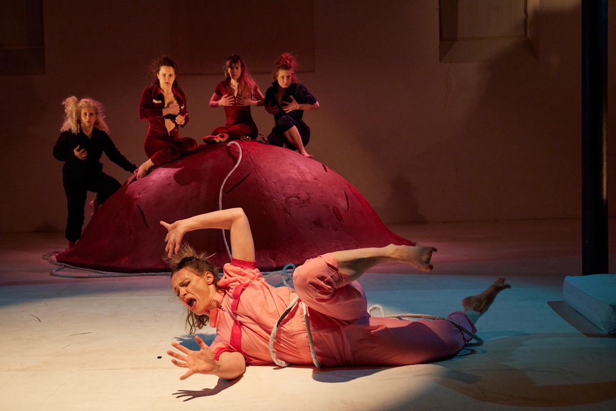 «Kunst Mutter» im Tojo-Theater – Volle Windeln oder volle ...