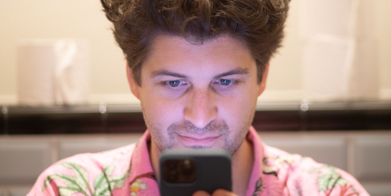 Handykonsum: Expertin Anna Miller über digitale Achtsamkeit | Tages ...