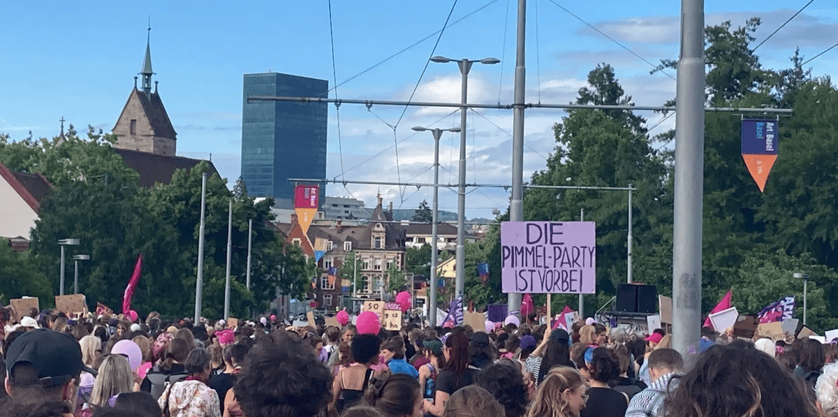 Frauenstreik in Zürich: Tausende ziehen durch die Stadt | Tages-Anzeiger