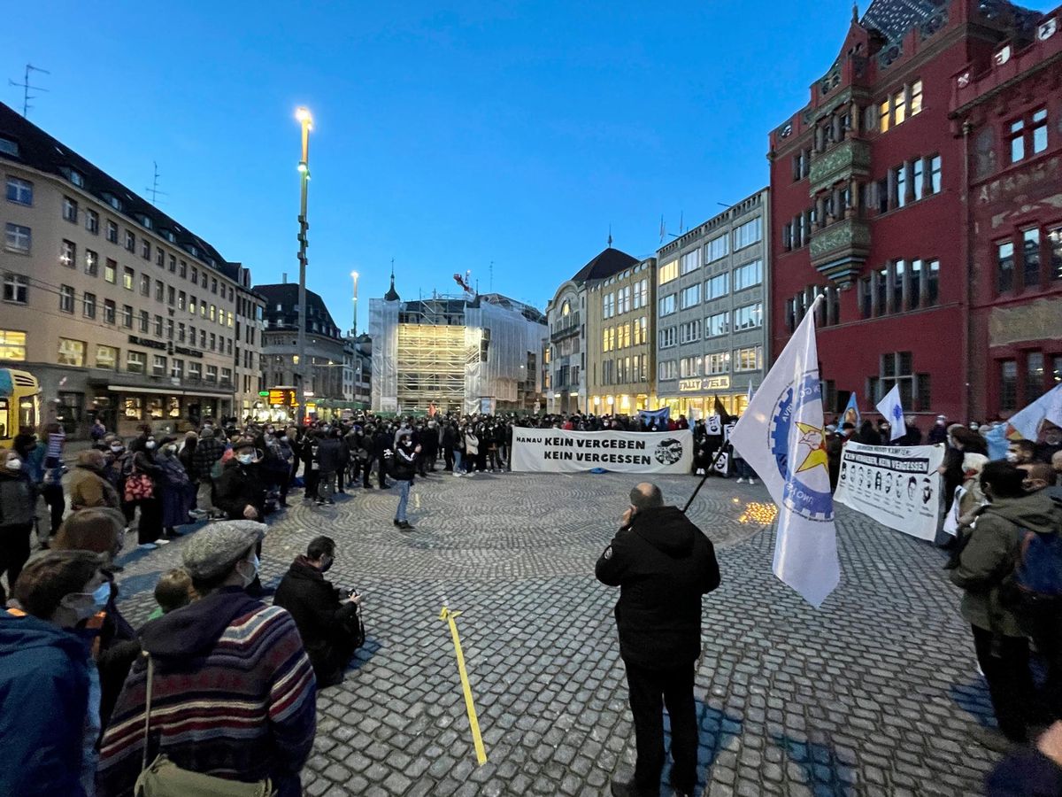 Hunderte wollen ein Zeichen gegen Rechtsterror setzen | Basler Zeitung