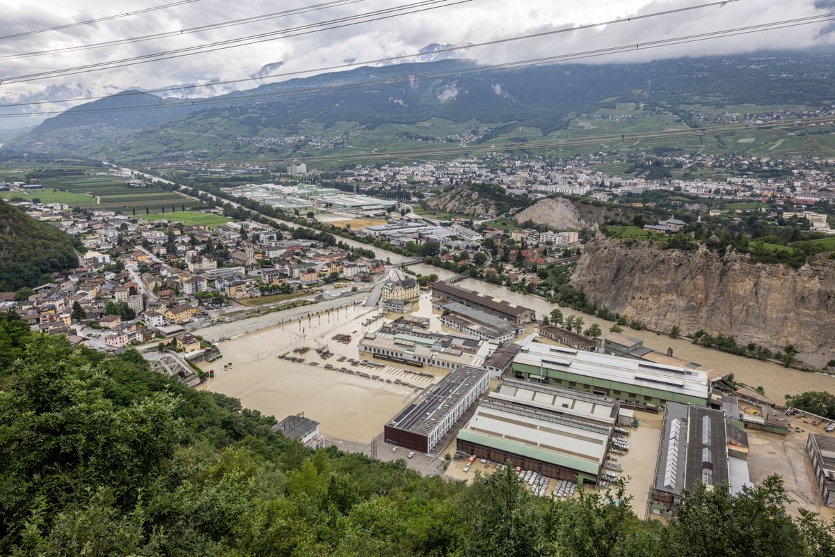 Hochwasser auf der Alpensüdseite:Tessin und Wallis bitten die Armee um ...