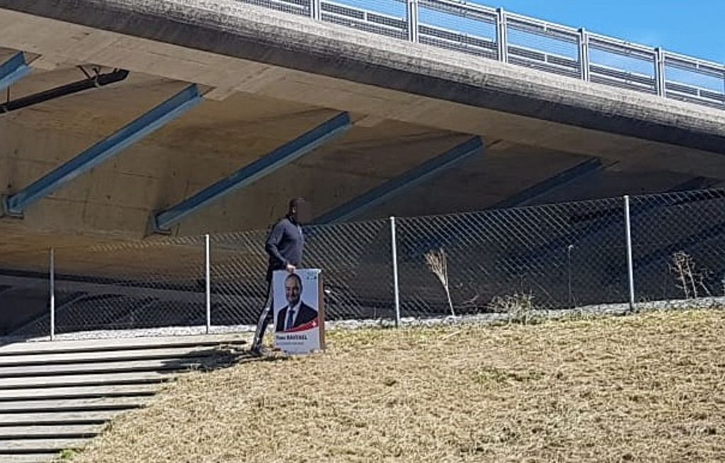 Un Français rémunéré pour poser des affiches UDC